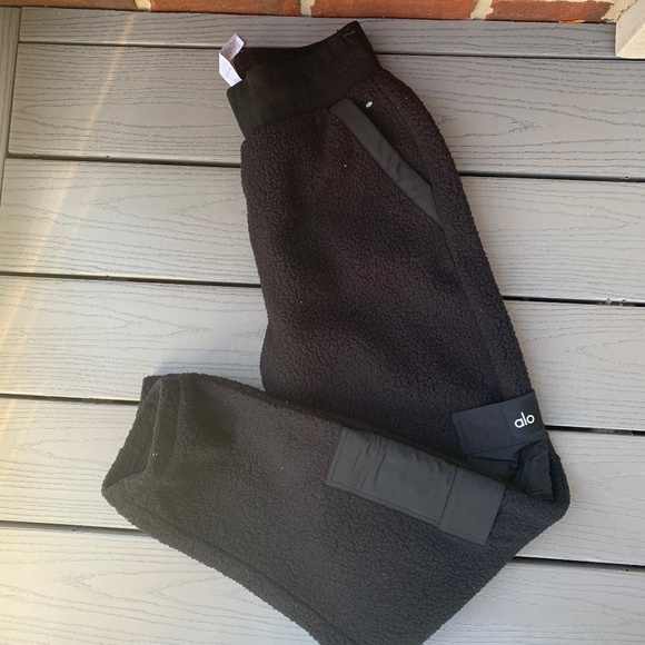 ALO Yoga | Pants & Jumpsuits | Alo Yoga Micro Sherpa Highwaist Solstice ...
